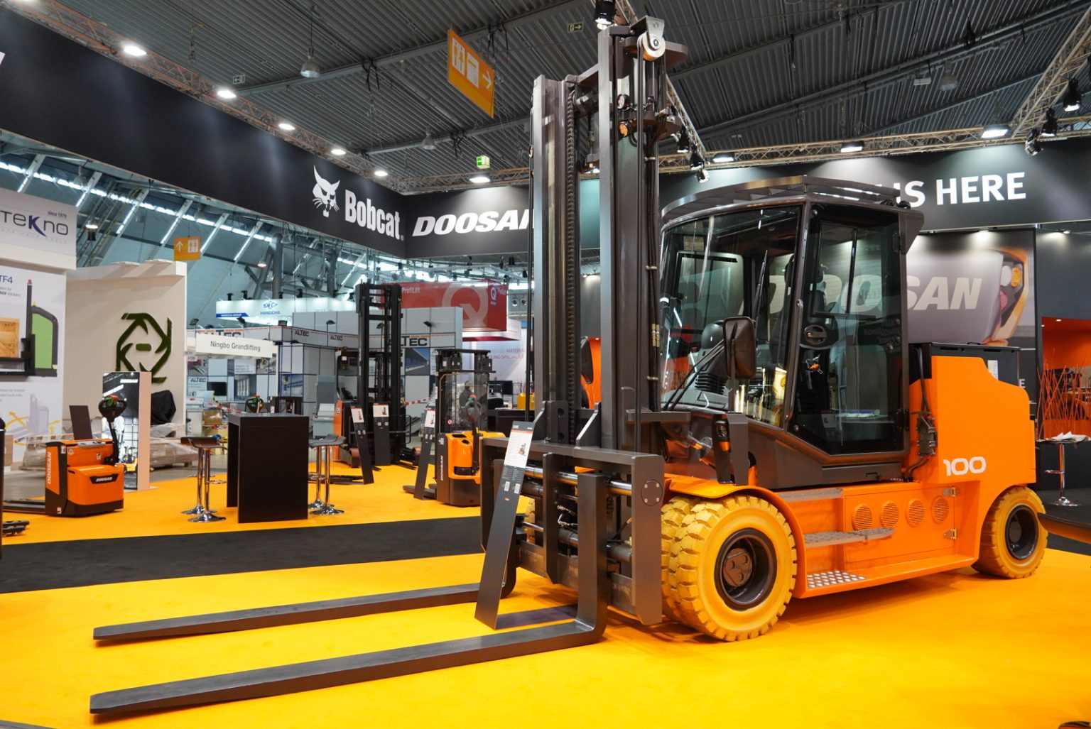 Doosan Bobcat Shows Material Handling Future at LogiMAT - Manufacturing ...