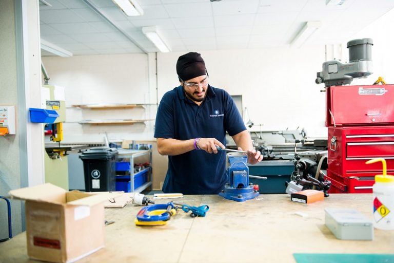 EngineeringUK responds to DfE apprenticeships data - Manufacturing ...