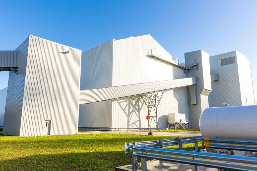 Landmark moment as Etex opens £170 million plasterboard manufacturing ...