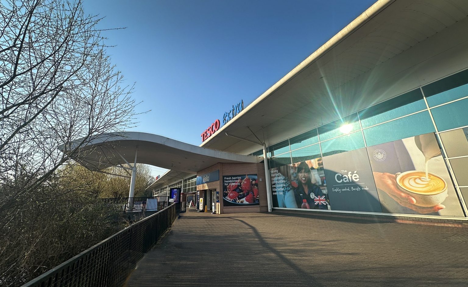 LIGHTWEIGHT SOLAR PIONEER IN LANDMARK TESCO WATFORD EXTRA PROJECT ...